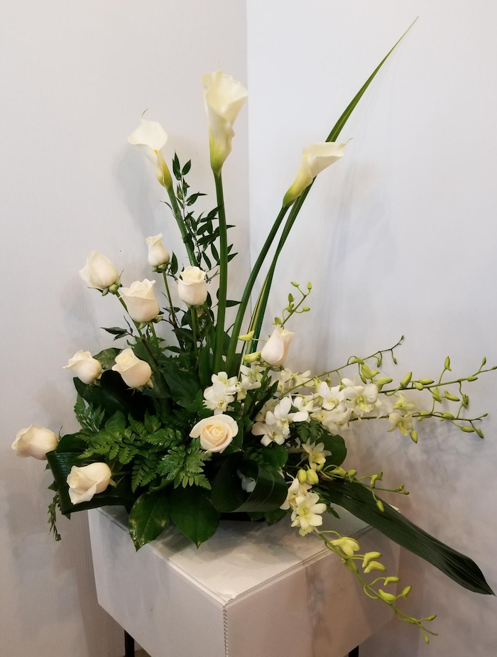 All white arrangement (JG-0147-BB) $185 - Fleuriste Jules d'Alcantara ...